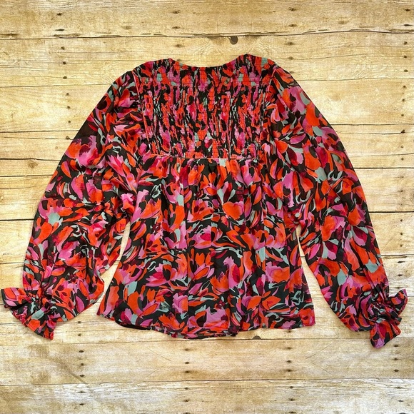 entro | Tops | Nwt Entro Keep An Eye Out Hunter Green Ditsy Floral ...